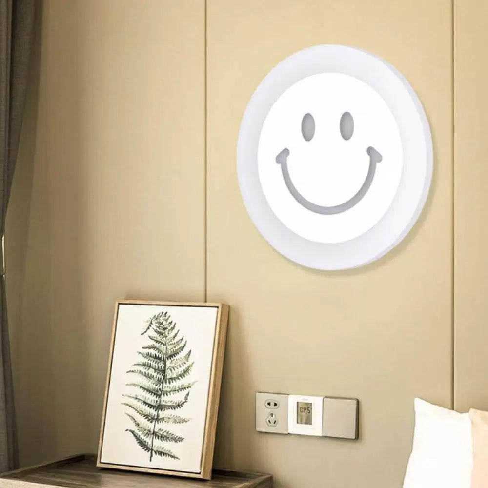 Voici la transformation du titre : Applique murale LED smiley design élégant